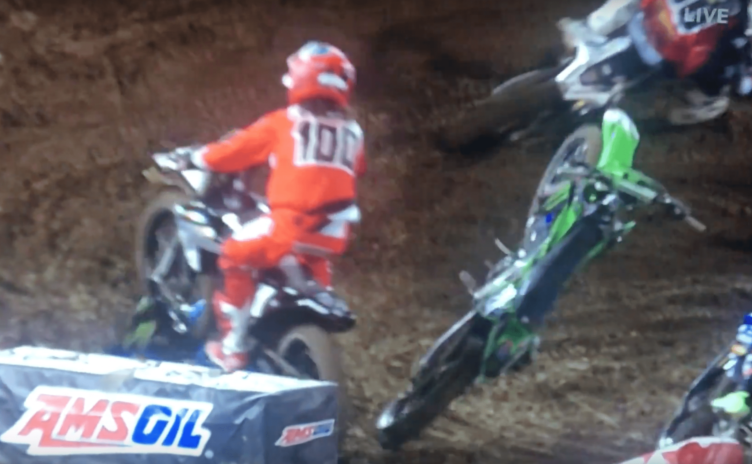 CRASH: AUSTIN FORKNER CAUSES A PILE-UP ON THE FIRST LAP - Motocross ...