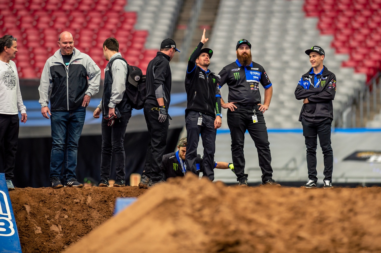 GLENDALE SUPERCROSS DETRÁS DE LAS ESCENAS PISTA VIDEO WALK CON BROC ...