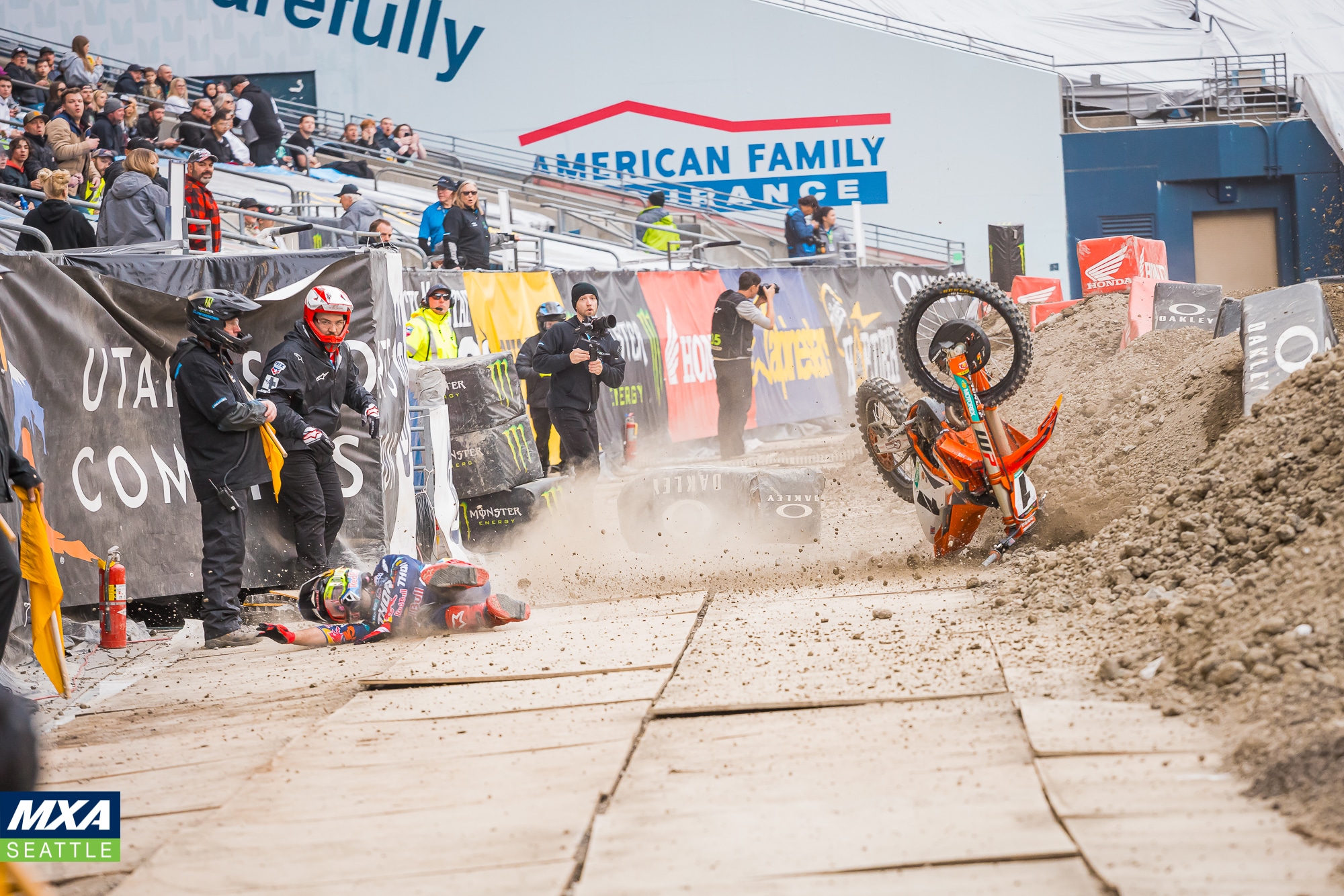 MORE RUTS, MORE CRASHES, ANOTHER FIGHT // SEATTLE SUPERCROSS THE ...